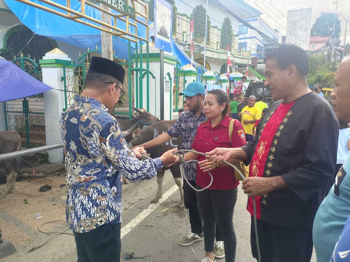 NEGERI EMA DAN IKBM JAKARTA SALUR HEWAN QURBAN DI NEGERI BATUMERAH ...